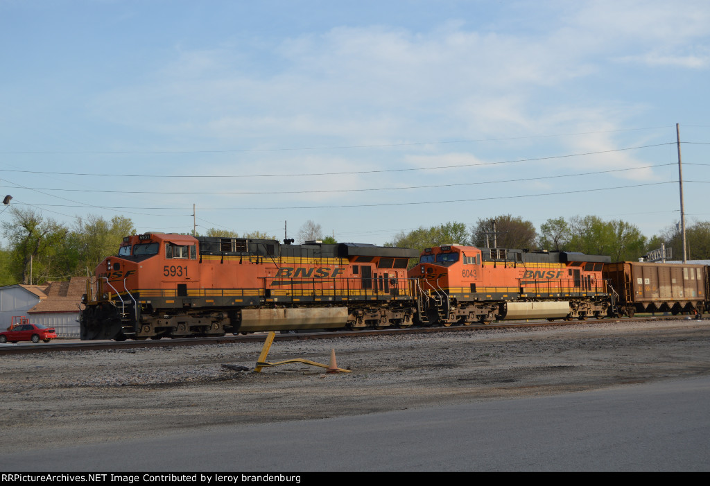 BNSF 5931 bringing an empty coal train into ft scott